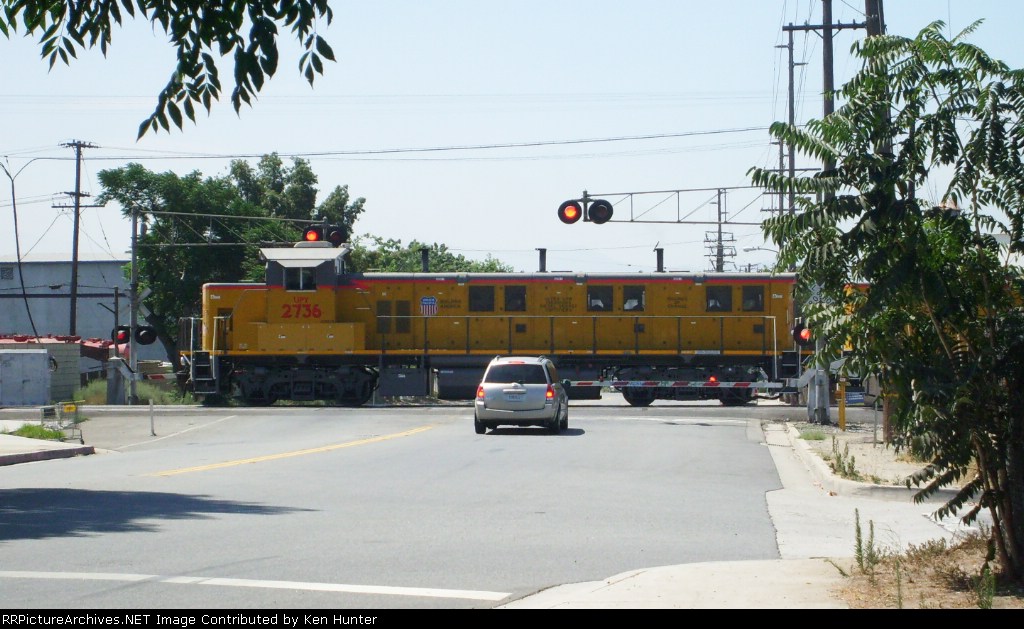 UP #2736 coming through the crossing
